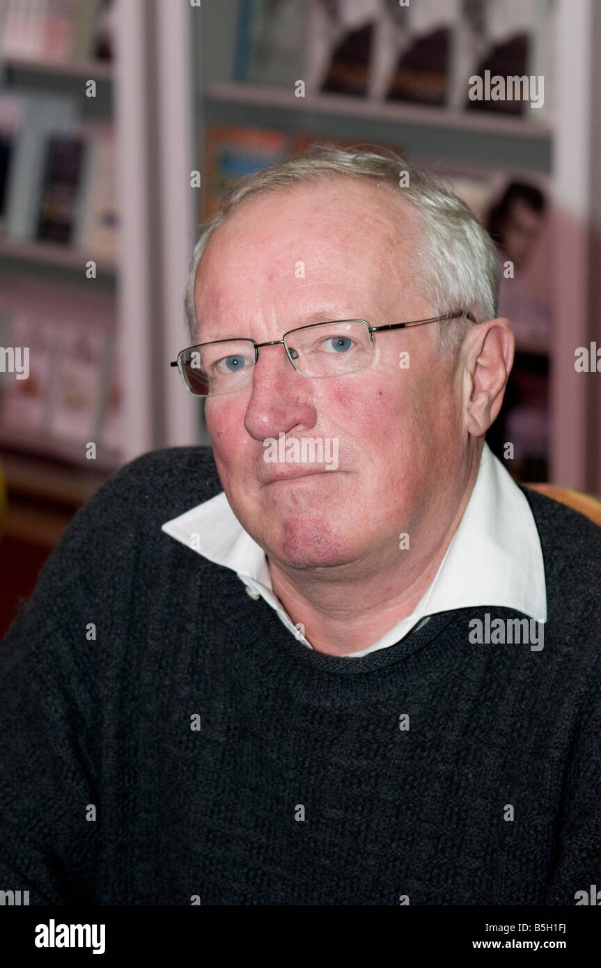 Robert Fisk author and correspondent at the Cheltenham Literary ...