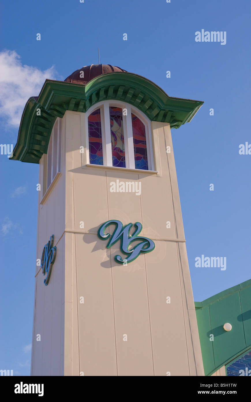 Wellington pier tower at great yarmouth hi-res stock photography and ...