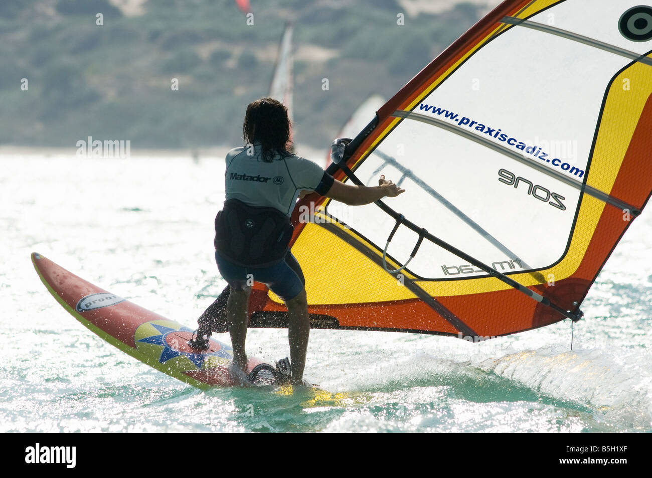 man gybing a windsurf Stock Photo - Alamy