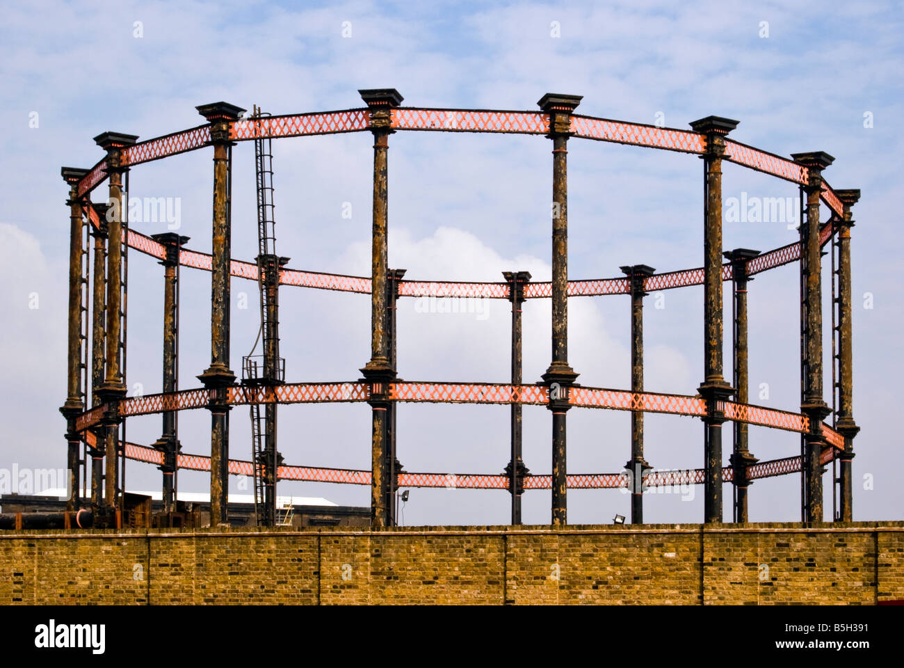 Gasometer uk hi-res stock photography and images - Alamy