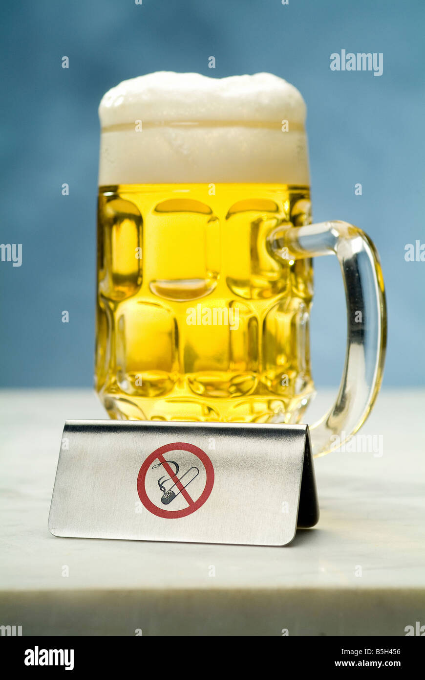 No smoking regulation hi-res stock photography and images - Alamy