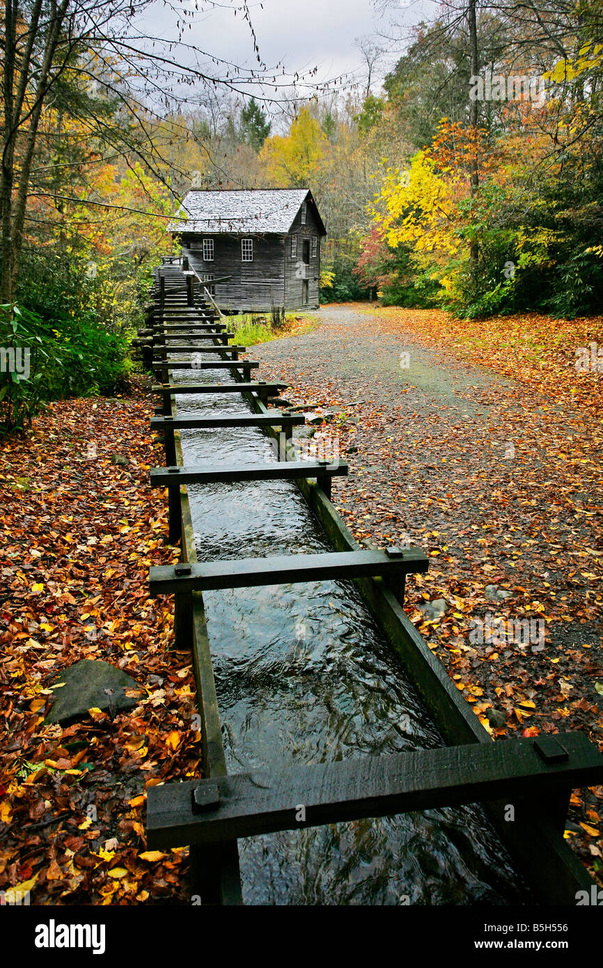 Autumn color at Mingus Mill in the Great Smoky Mountains National Park ...