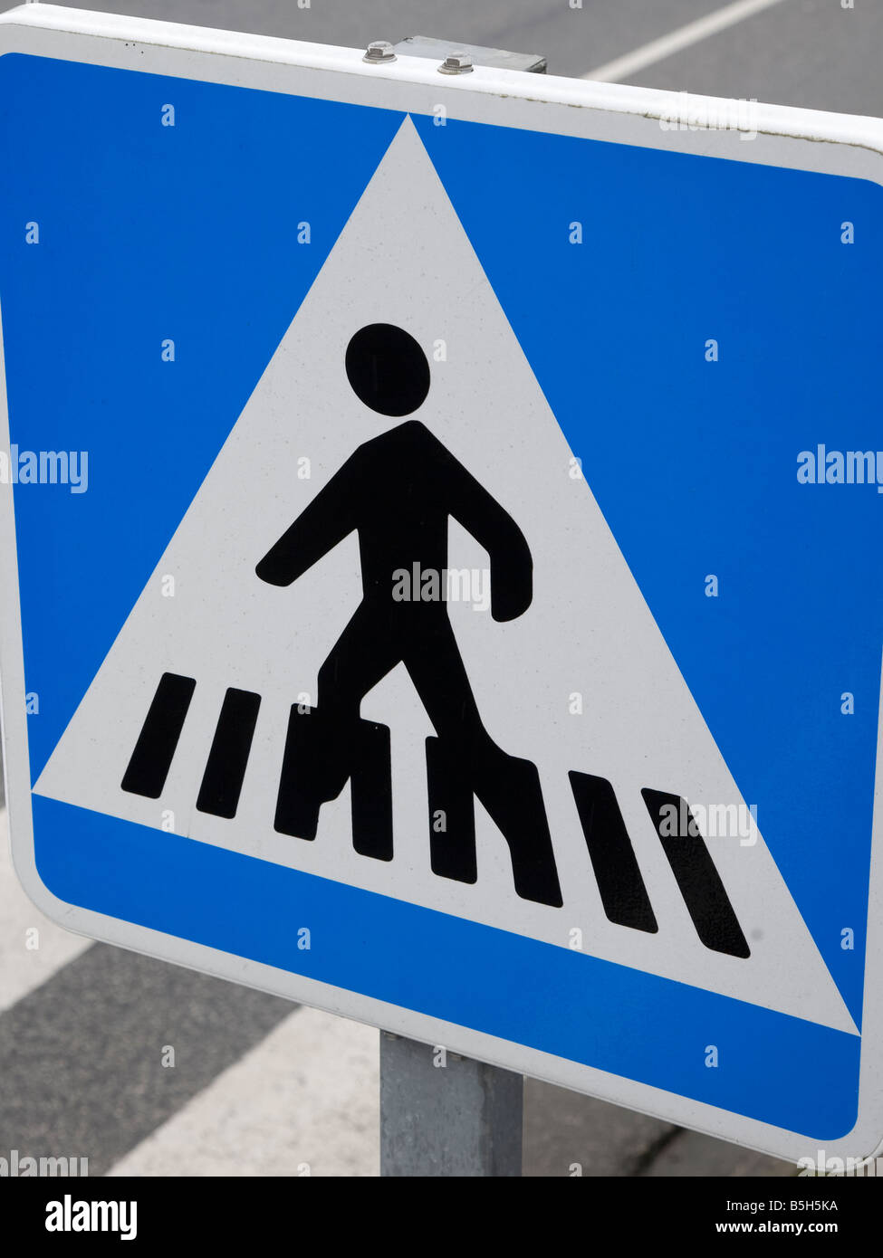 Pedestrian Crossing Sign Stock Photo - Alamy