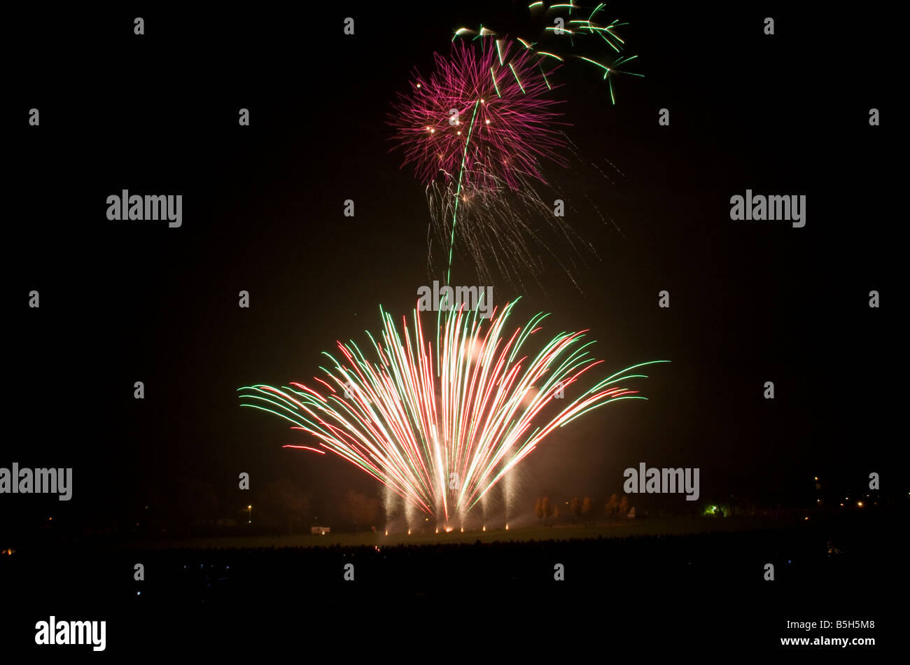 Controlled fireworks display light up the night sky on the 5th November ...