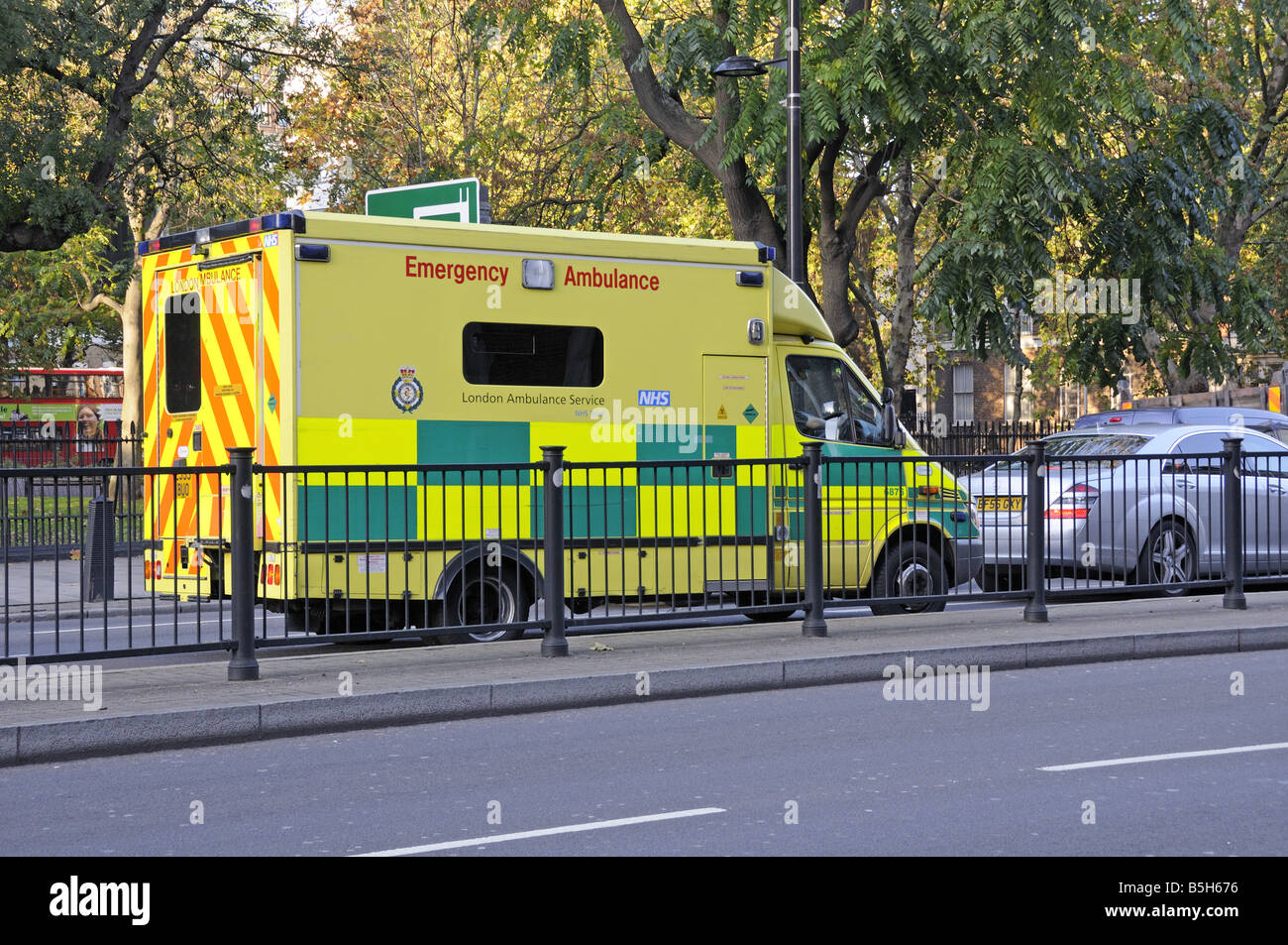 London ambulance service hi-res stock photography and images - Alamy