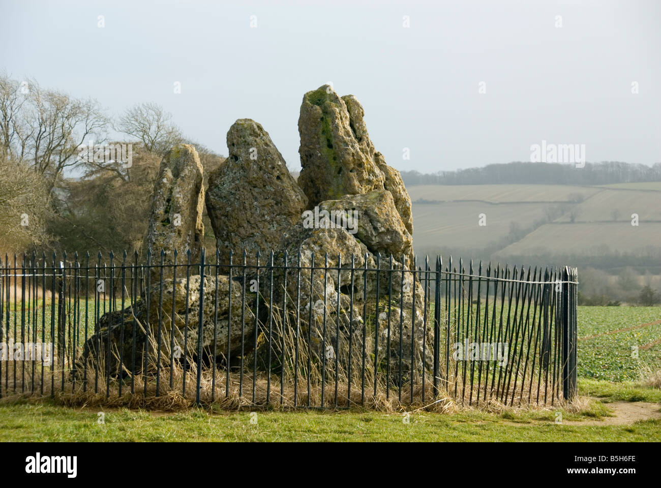 The Whispering Knights Neolithic Burial Chamber at the Rollright Stones ...