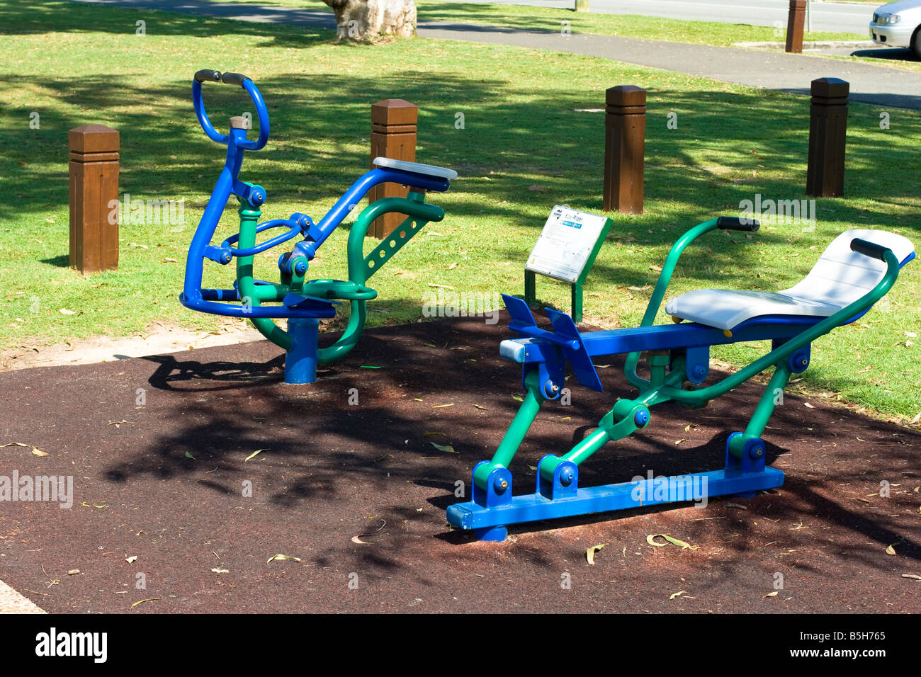 Community exercise park hi-res stock photography and images - Alamy