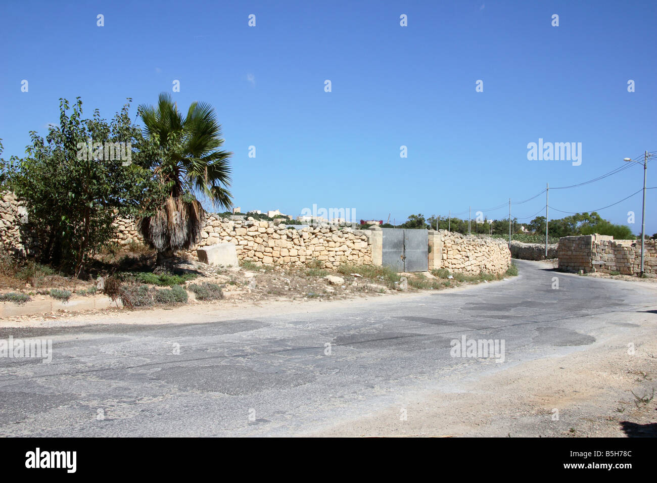 A typical Maltese country road Stock Photo - Alamy