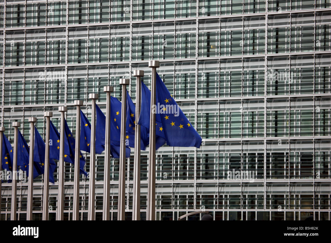 Eu building flags hi-res stock photography and images - Alamy