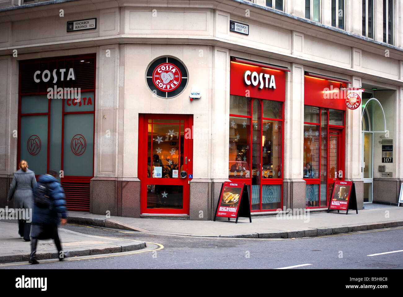 Costa coffee shop customers drinking hi-res stock photography and ...