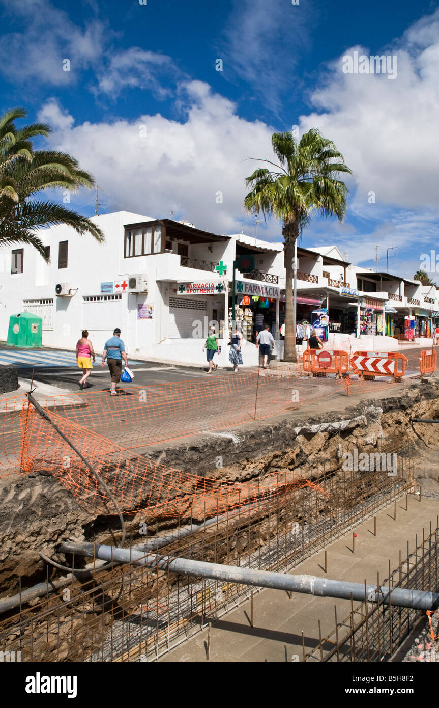 dh WATER SPAIN Waterpipe laying roadworks road dug up in holiday resort ...