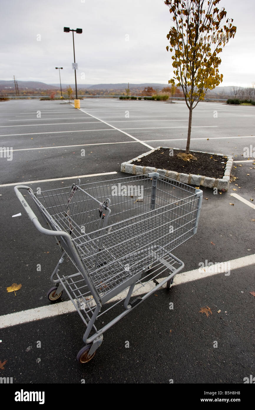 Empty shopping cart Stock Photo - Alamy