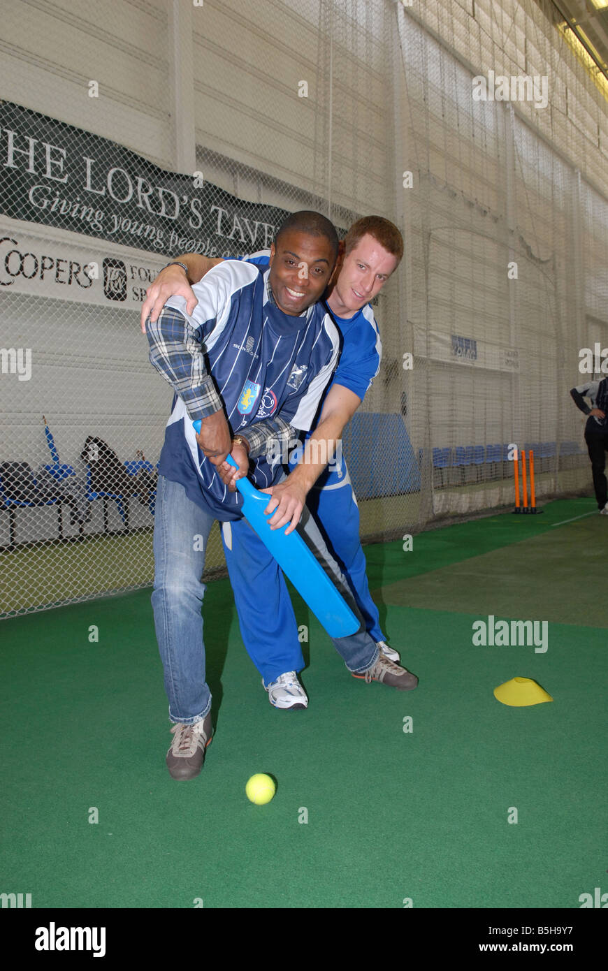 Former Dutch International footballer Brian Roy gets some cricket ...