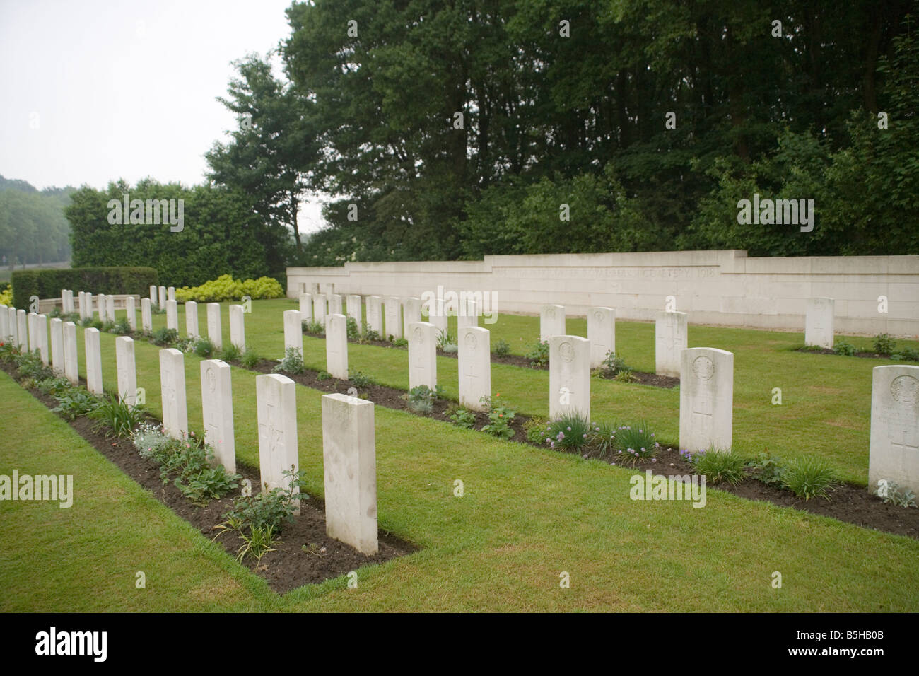 Hyde Park Corner cemetery at Ploegsteert a First World War British ...