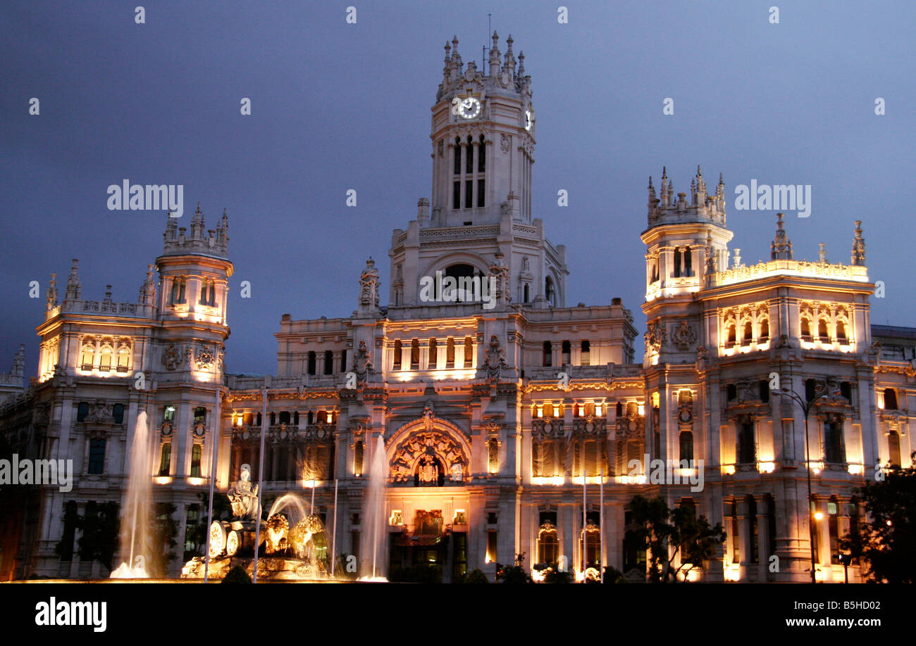 Madrid Post Office (Palacio de Comunicaciones) building at dusk, Madrid ...