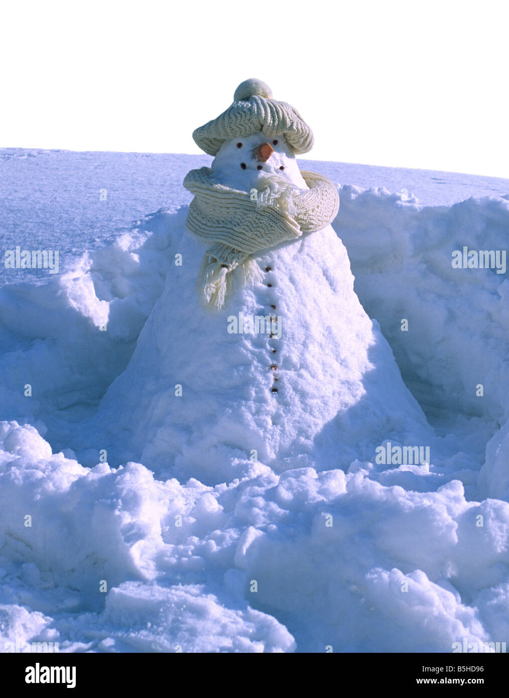 Snowman with bobble hat hi-res stock photography and images - Alamy