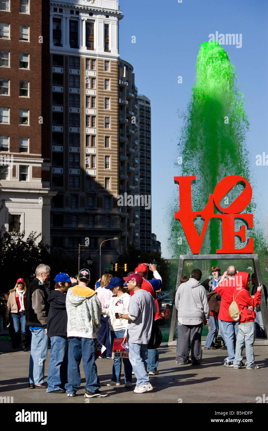 Love statue philadelphia hi-res stock photography and images - Alamy