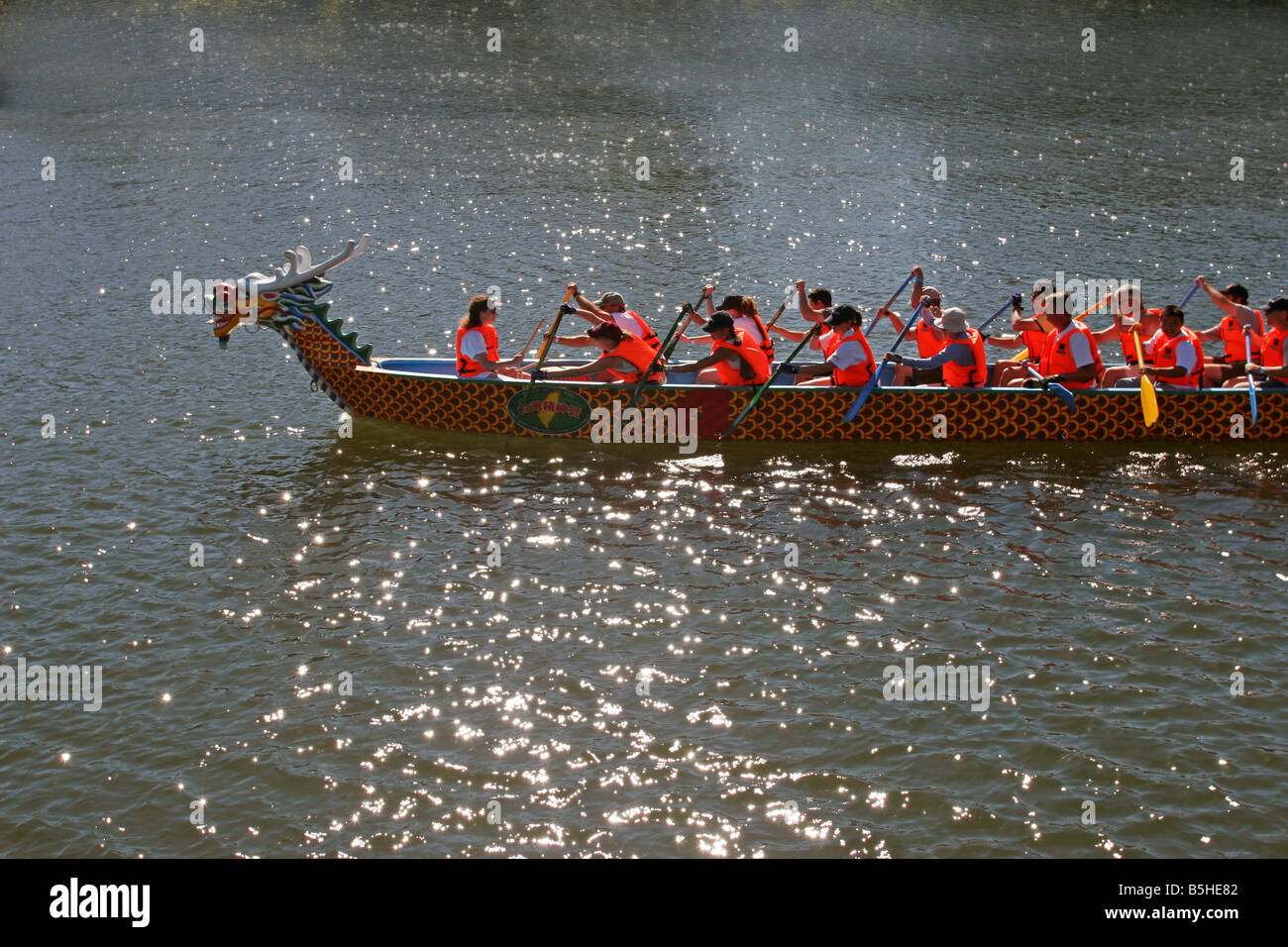 dragon boat racing Stock Photo - Alamy