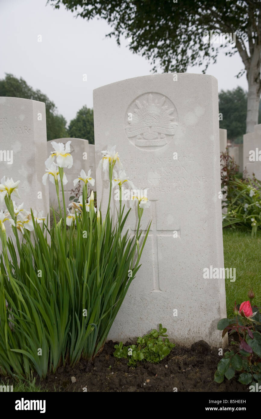 Australian grave at Hooge Crater Commonwealth War Graves Commission ...
