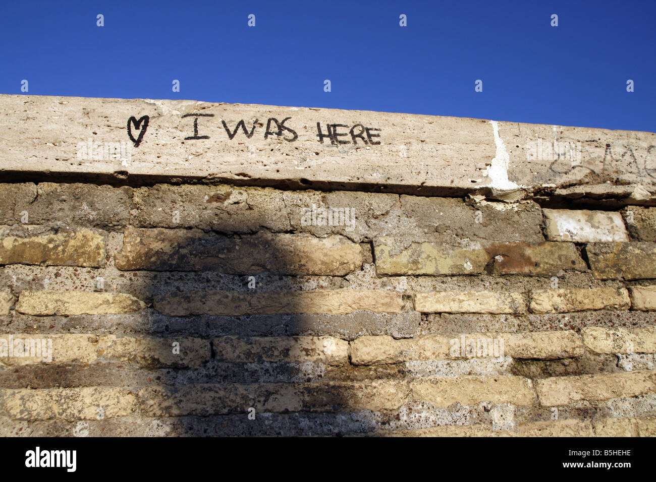 Graffiti symbol heart graffitti wall hi-res stock photography and ...