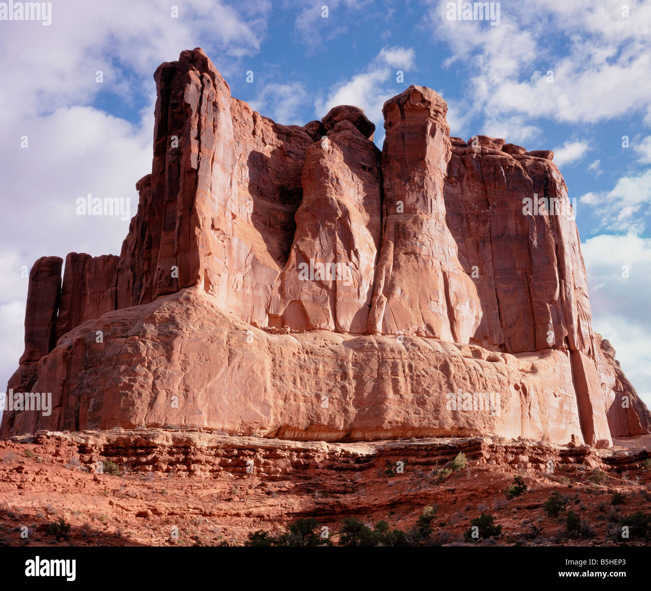 Dramatic desert rock cliffs Stock Photo - Alamy
