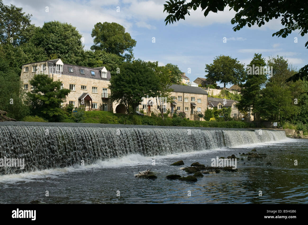 dh River Wharfe BOSTON SPA WEST YORKSHIRE House overlooking River ...