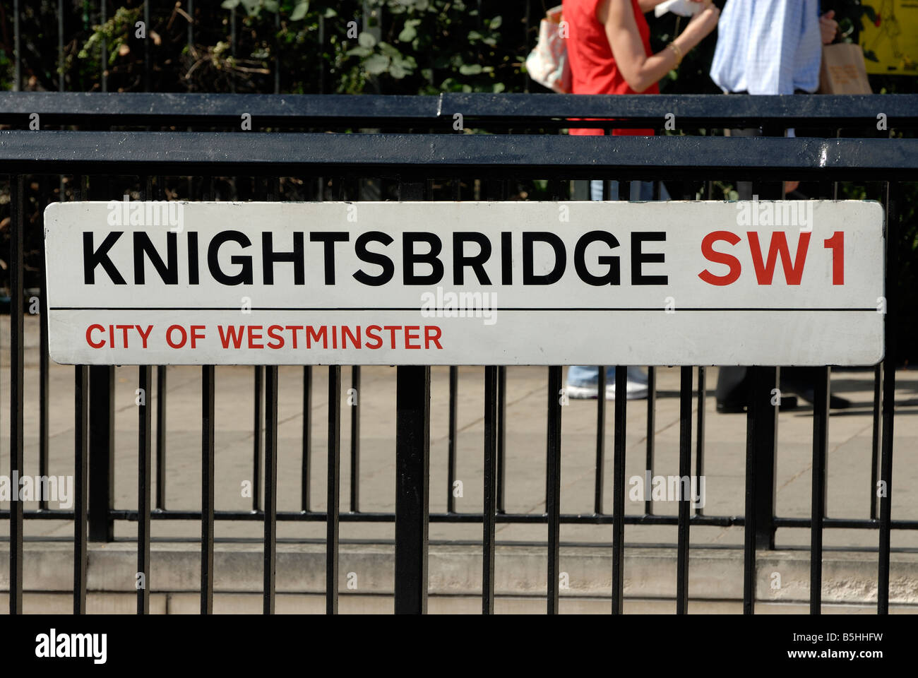 Knightsbridge london hi-res stock photography and images - Alamy