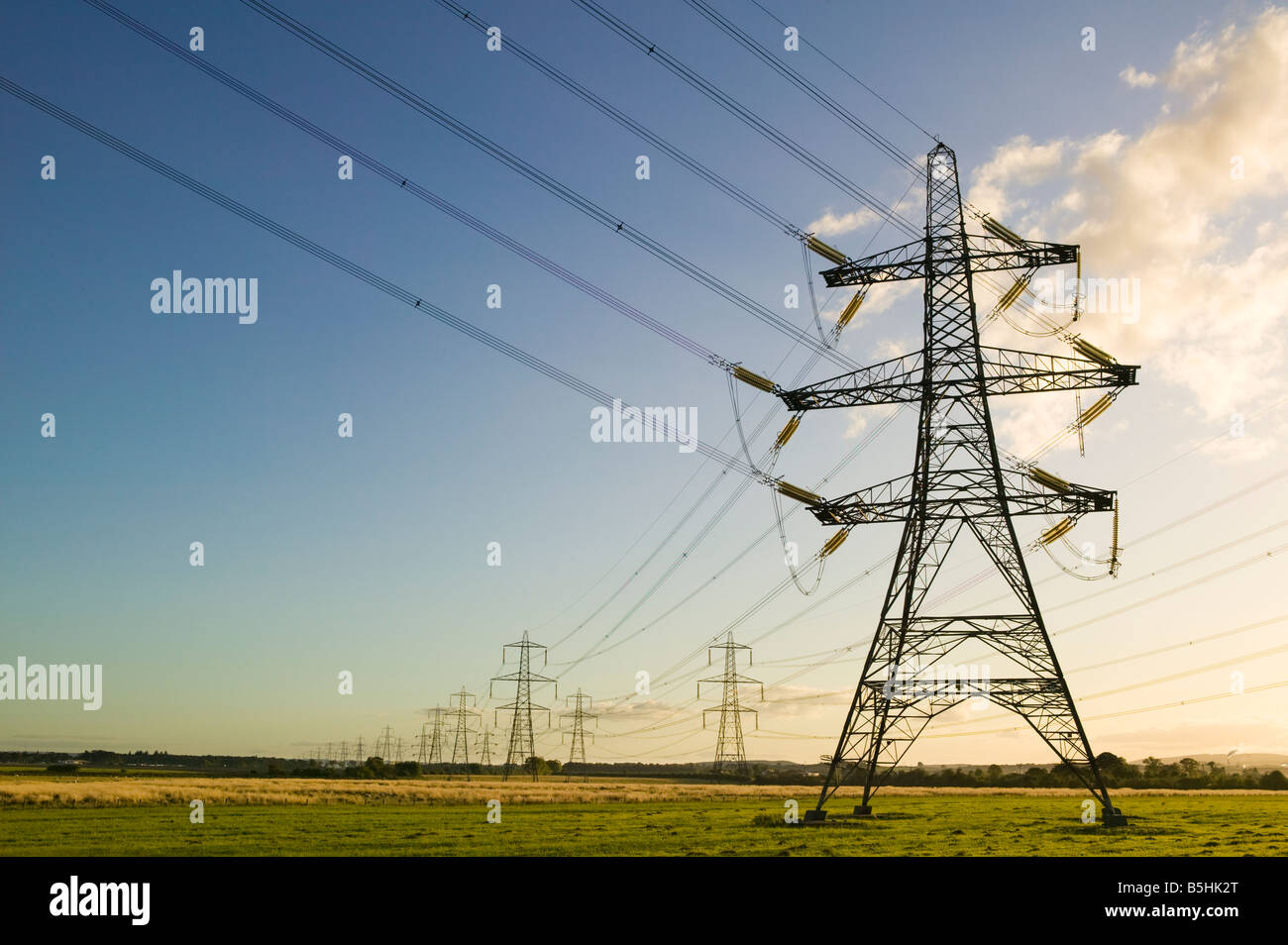 Electricity pylons uk hi-res stock photography and images - Alamy