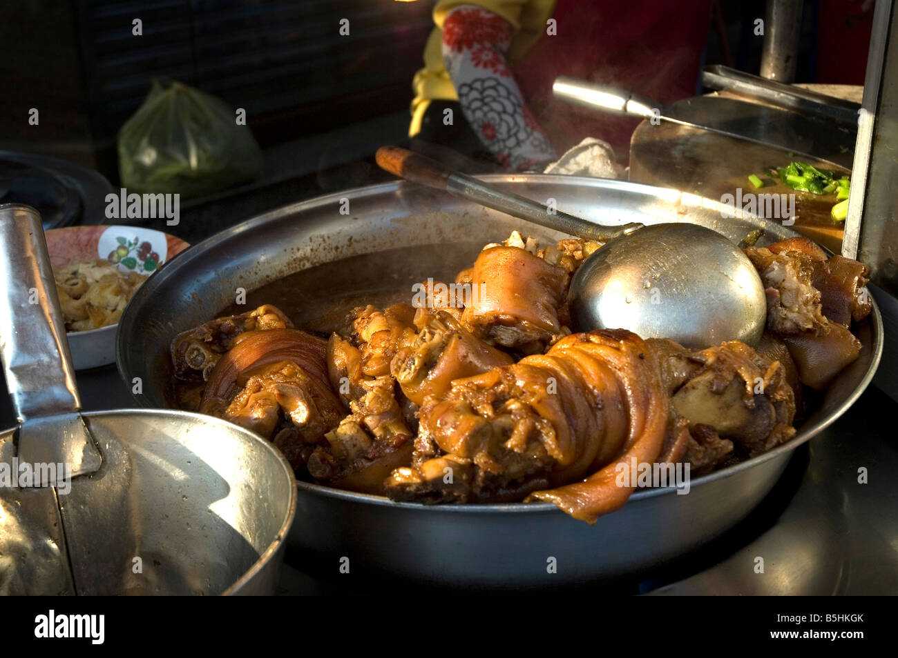 Street food shop, Koh San Road, Bangkok, Thailand Stock Photo - Alamy