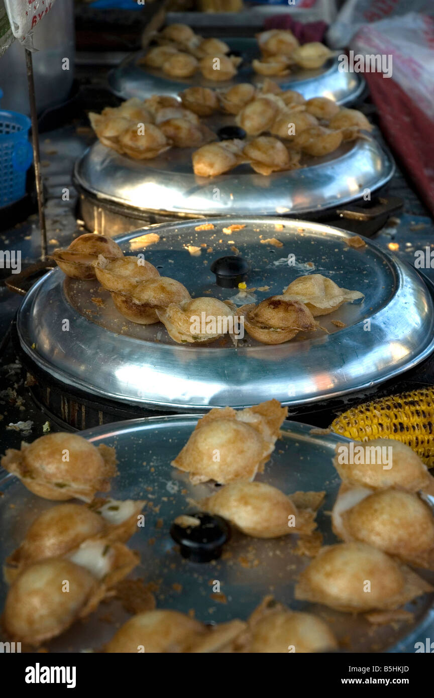 Street food shop, Koh San Road, Bangkok, Thailand Stock Photo - Alamy