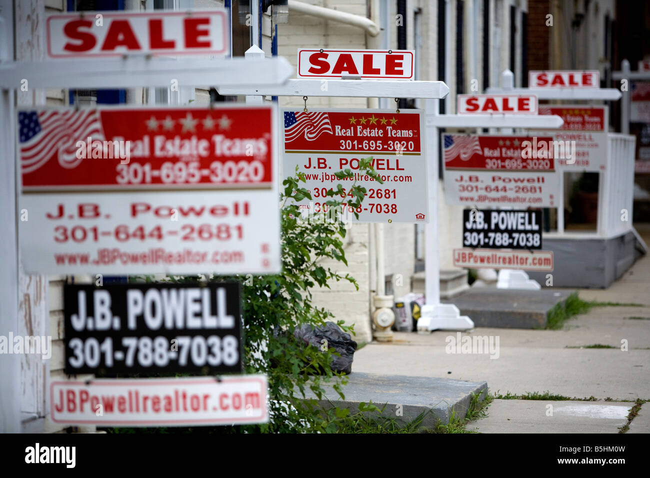 Residential real estate signs hi-res stock photography and images - Alamy