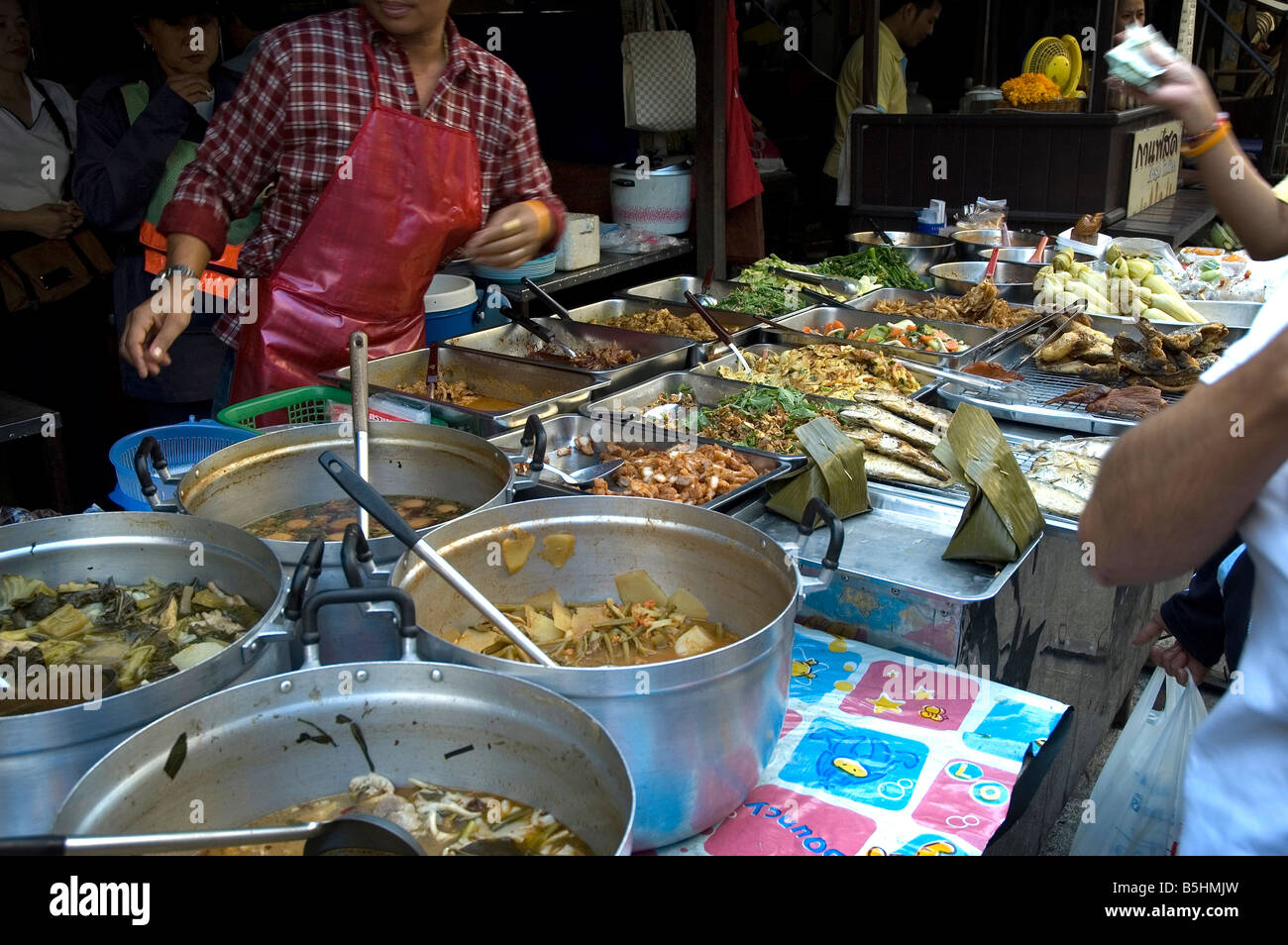 Street food shop, Koh San Road, Bangkok, Thailand Stock Photo - Alamy