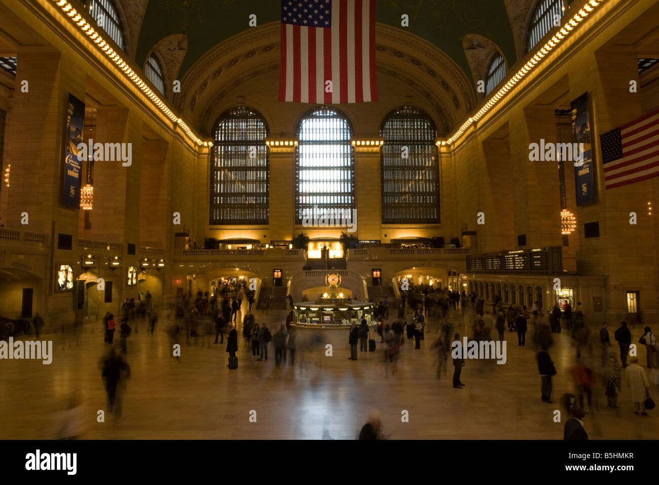 Manhattan trains hi-res stock photography and images - Alamy