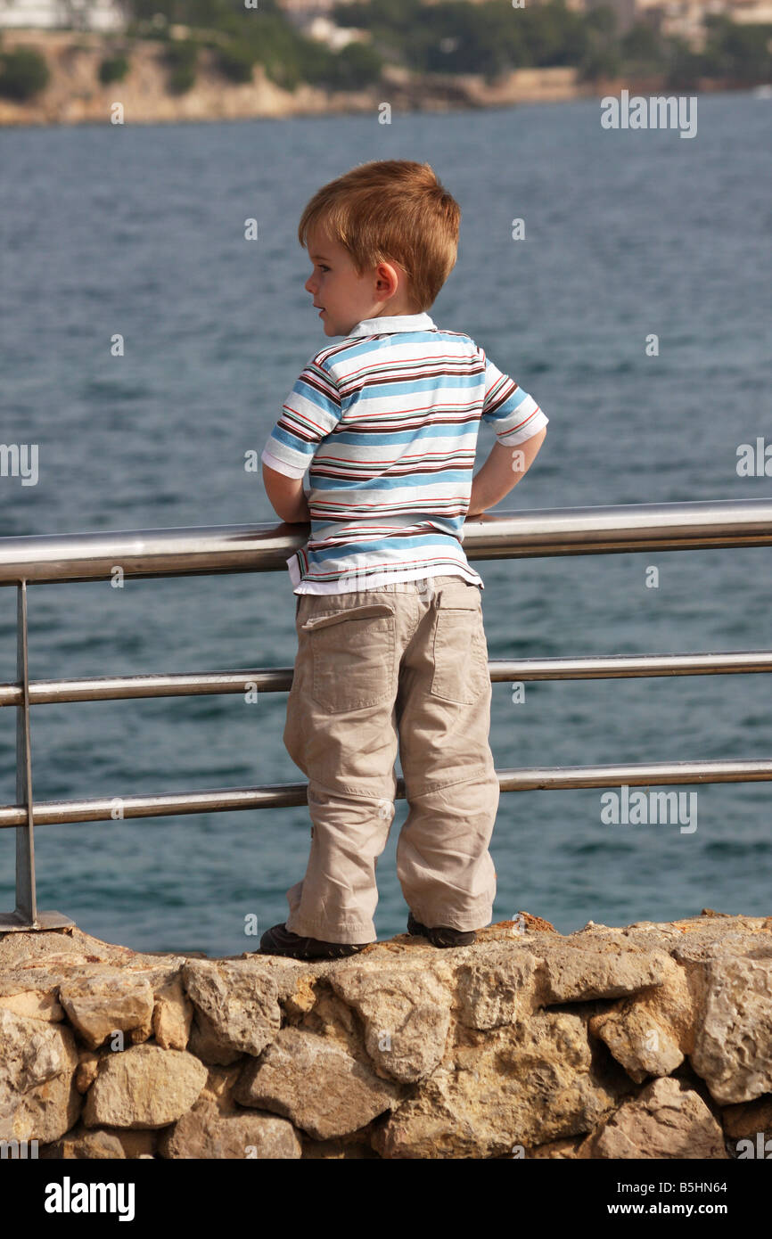 Boy sea wall hi-res stock photography and images - Alamy