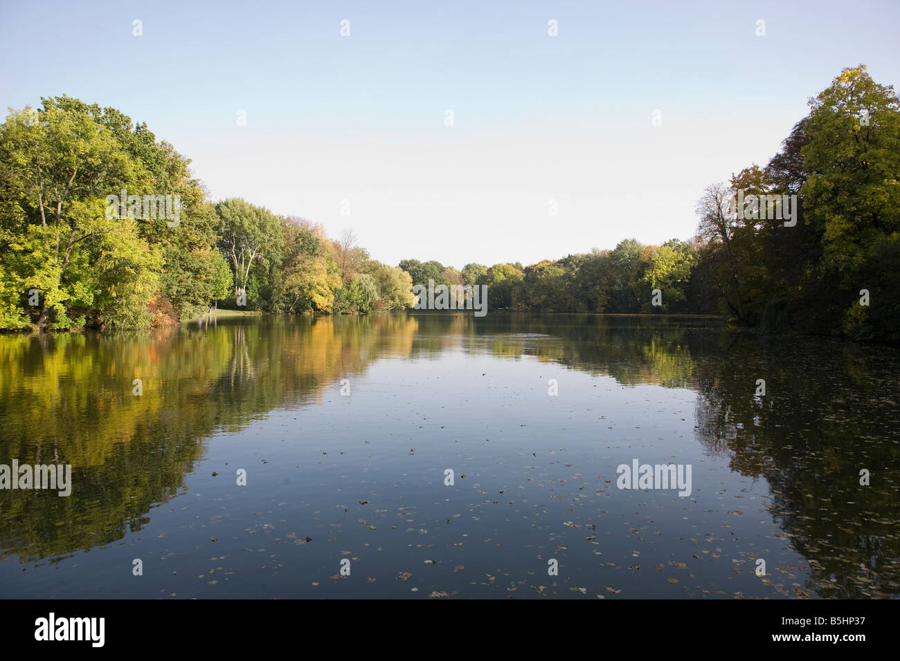 Reflection and trees hi-res stock photography and images - Alamy