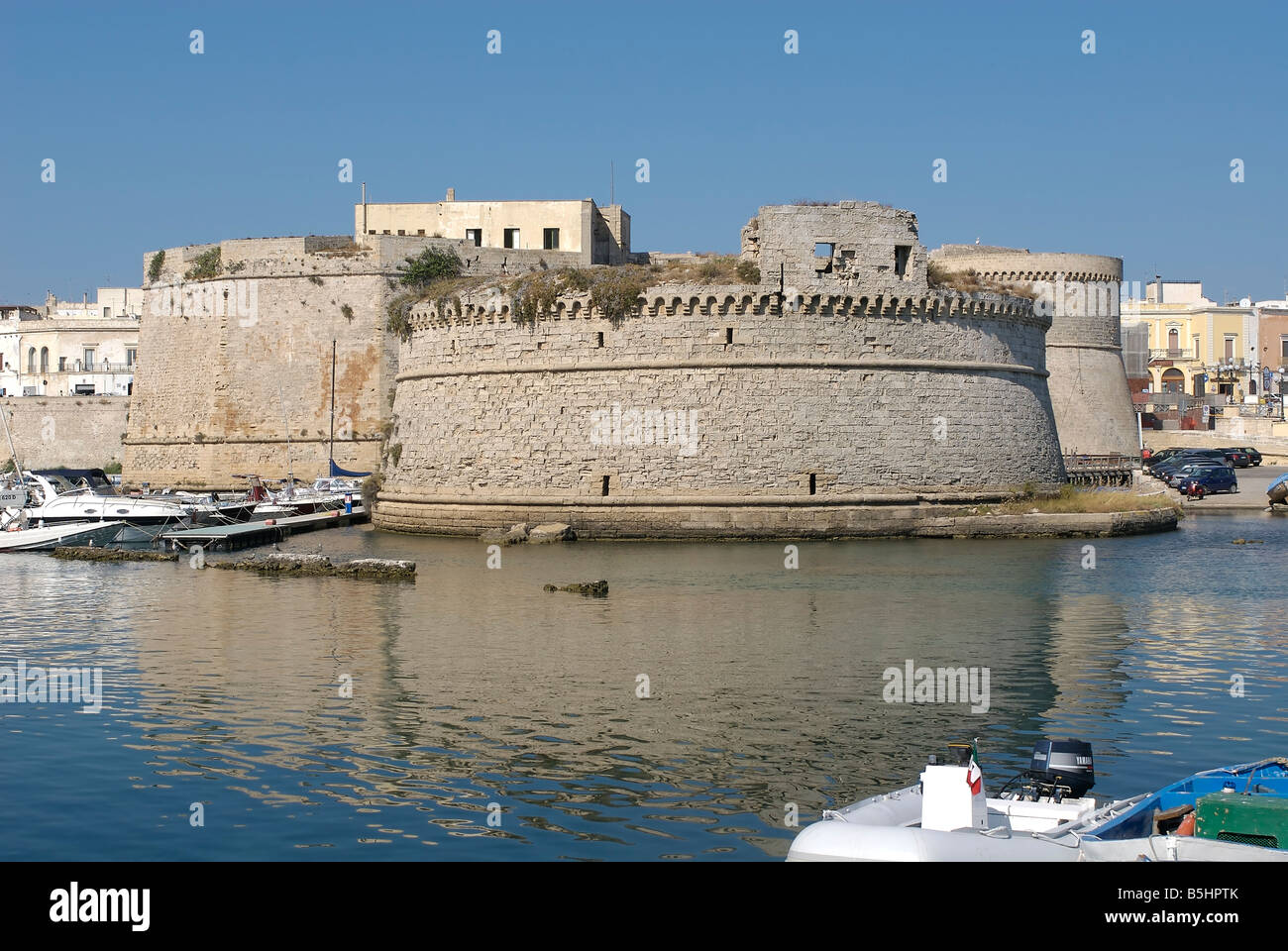 Gallipoli the harbour and castle hi-res stock photography and images ...