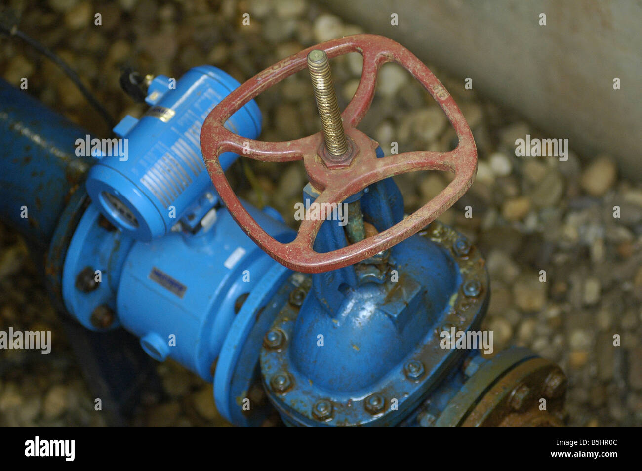 Remote controlled gate hi-res stock photography and images - Alamy