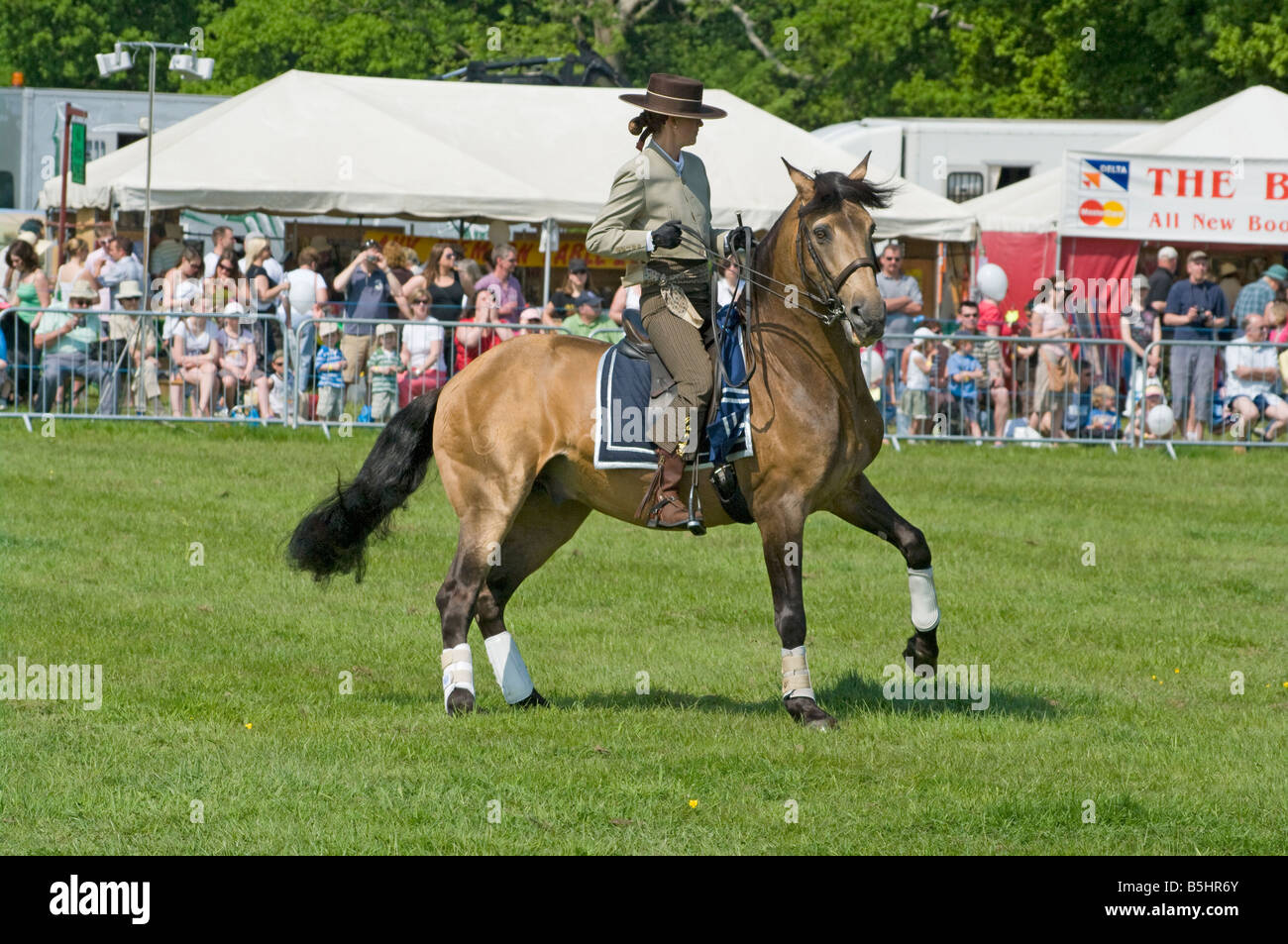 Village fete uk hi-res stock photography and images - Alamy