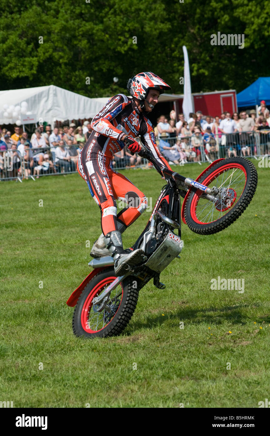 Motorcycle stunt hi-res stock photography and images - Alamy