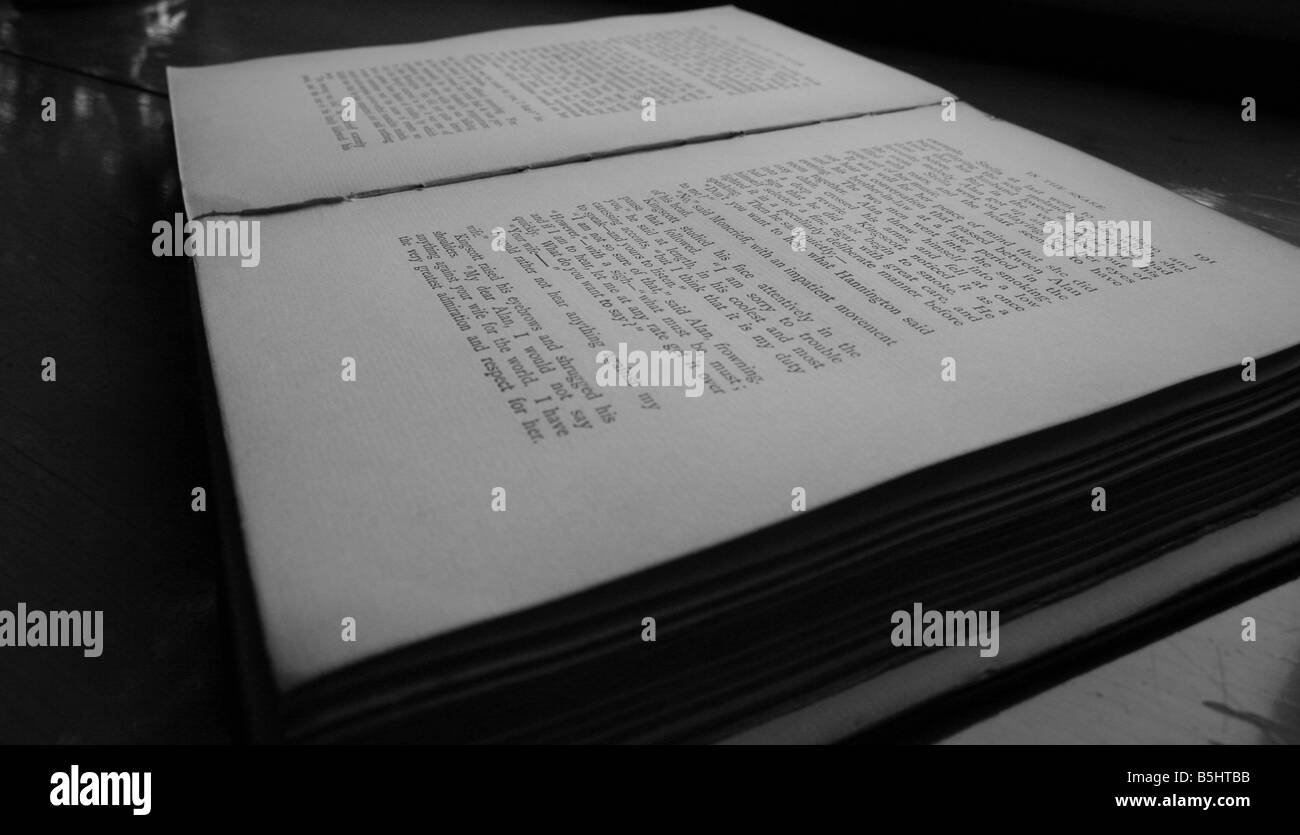 An open book Stock Photo - Alamy