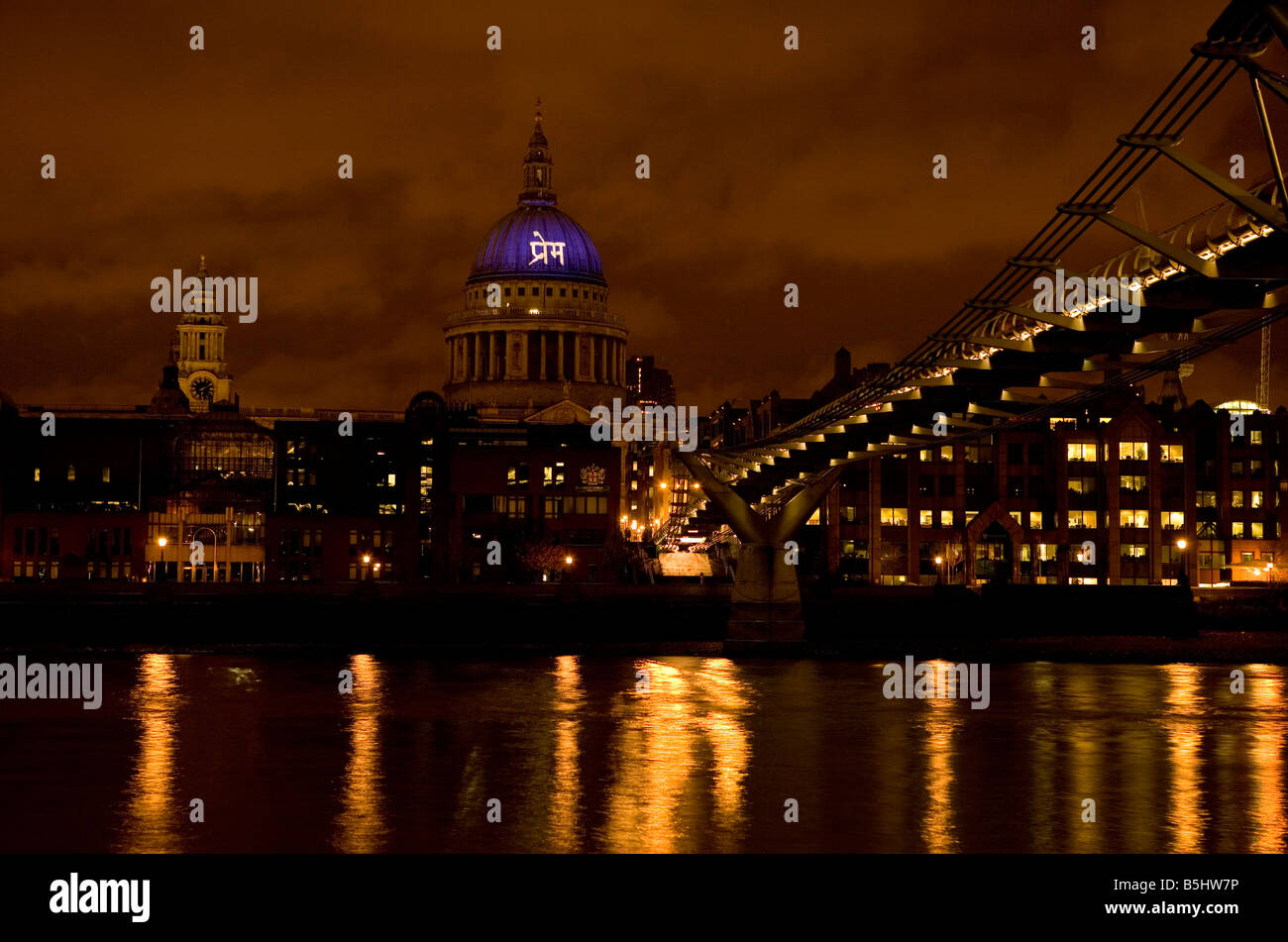 Martin Ferrill projection of an arabic word onto St Paul's Cathedral ...
