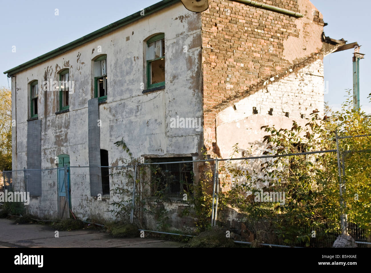 Run down building uk hi-res stock photography and images - Alamy