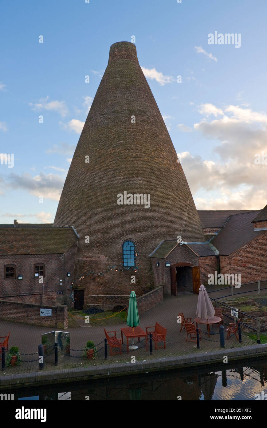 Stourbridge glass hi-res stock photography and images - Alamy