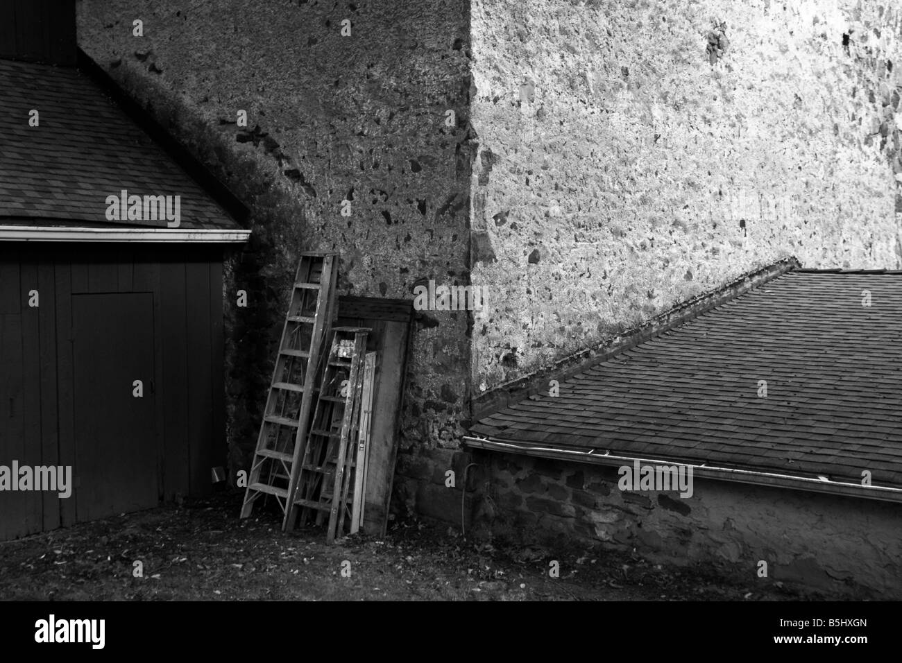 Leaning ladders hi-res stock photography and images - Alamy