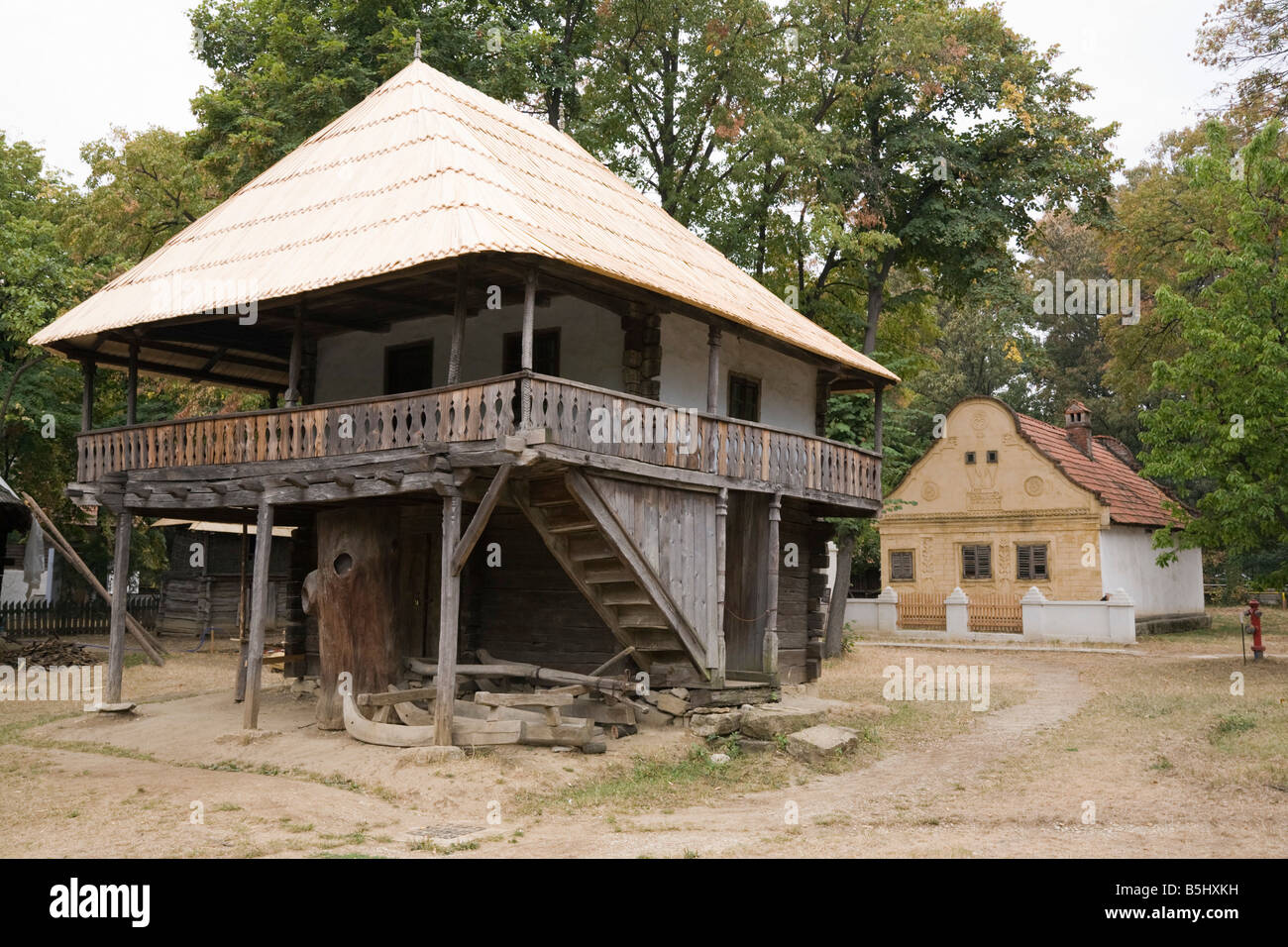 Old wooden farmhouse hi-res stock photography and images - Alamy