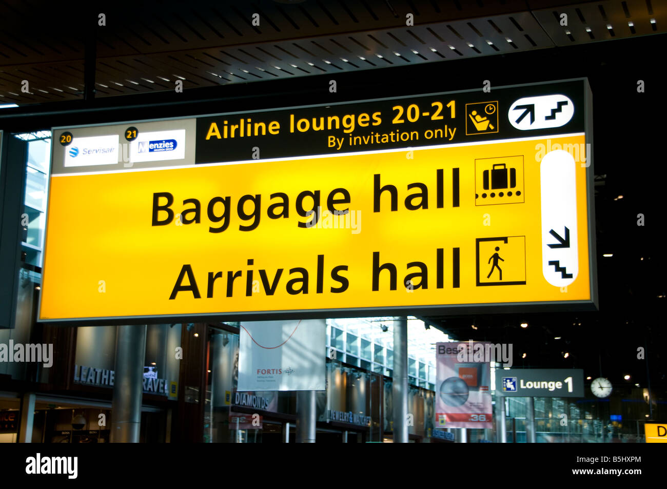 Baggage sign airport hi-res stock photography and images - Alamy