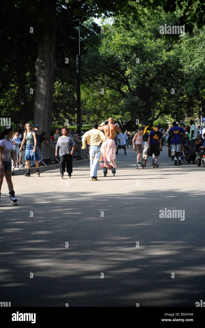 Skaters gather every sunday in Central Park in New York Stock Photo - Alamy