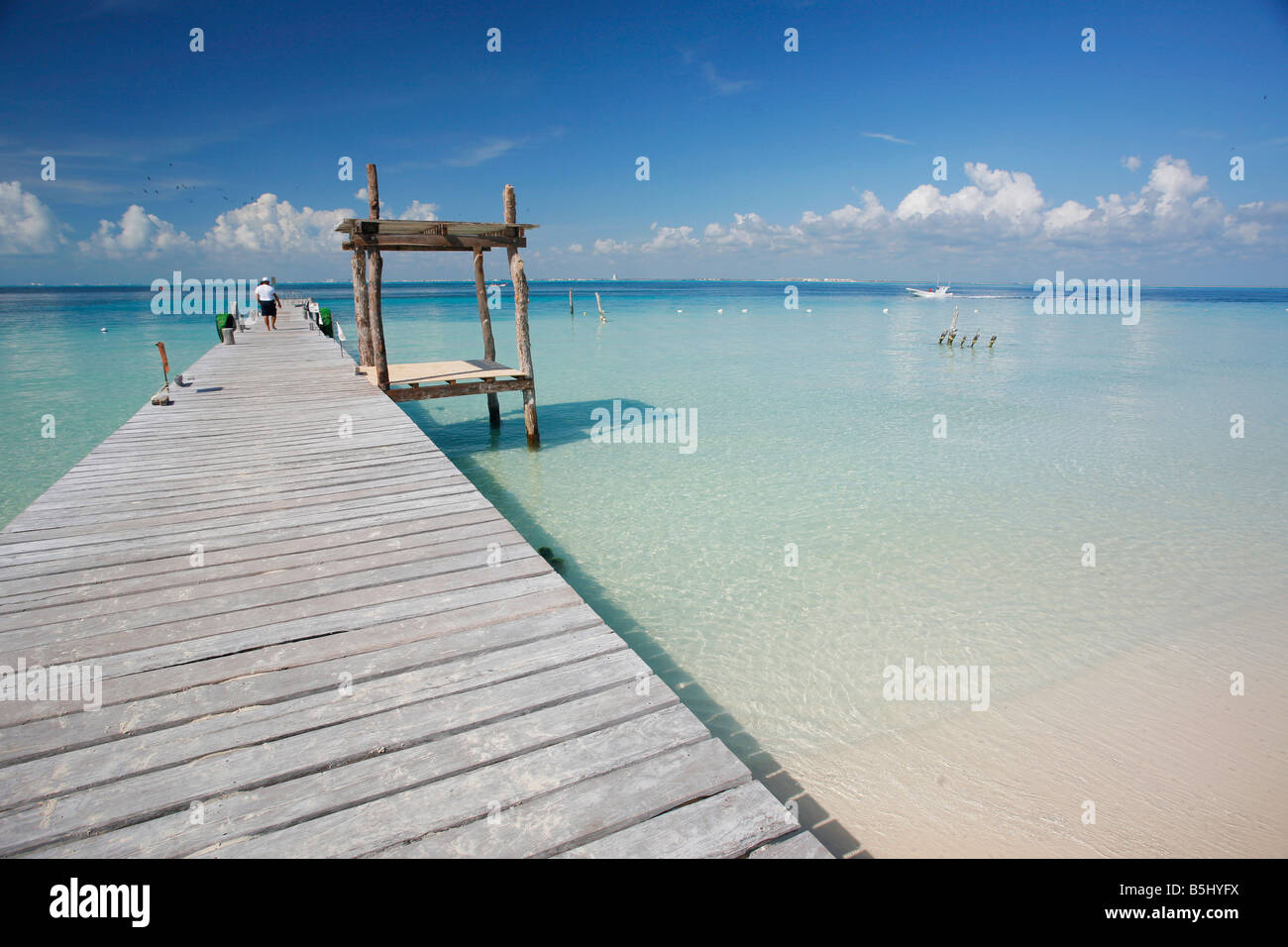 Pier isla mujeres hi-res stock photography and images - Alamy
