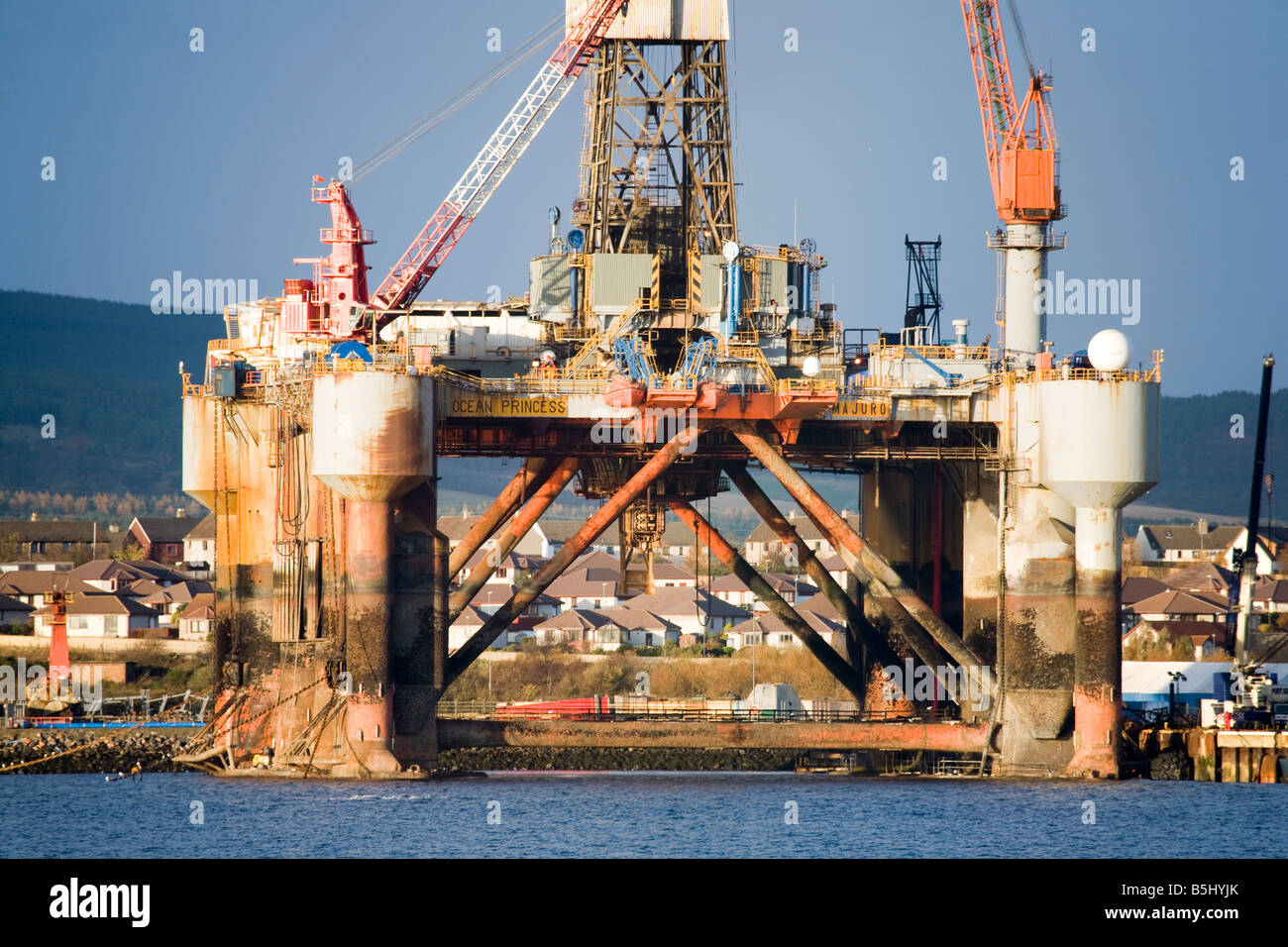 Operational drilling rigs hi-res stock photography and images - Alamy