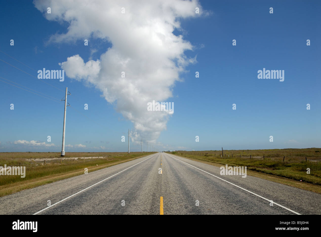 Highway in country hi-res stock photography and images - Alamy